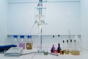 Conociendo los aparatos de laboratorio: El embudo de separación ...